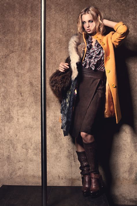 法国fashion Editorial For Edit Mag Iii时尚时装展示