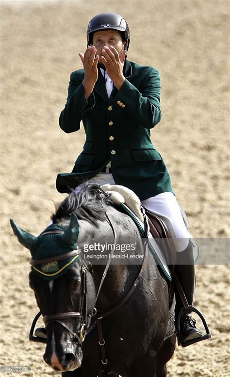 Jan Ich Will Ein Pferd Von Dir Khaled Al Eid Raising His Hands To Thank Allāh