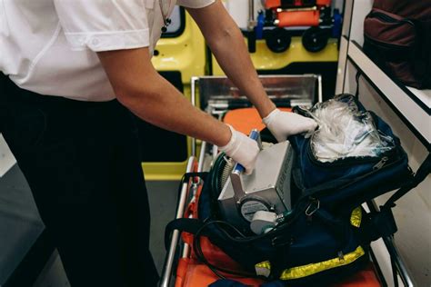 A Comprehensive Guide To EMT B Class Training And Skills
