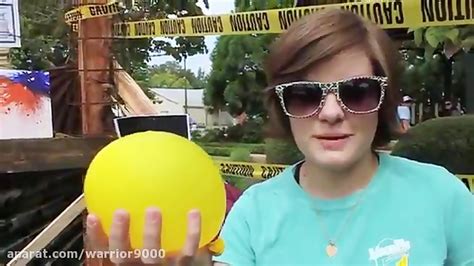 بادکنک پر آب در صحنه آهسته