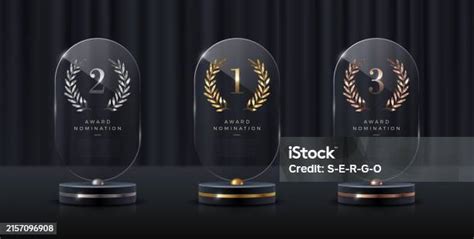 월계관이 있는 유리 상 트로피 세트 황금 월계수 가지가 있는 투명한 상품 템플릿입니다 우승자 1위 컨셉 벡터 일러스트 레이