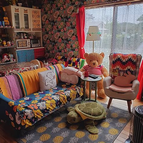 カラフルなインテリアで気持ちを明るく！色鮮やかなお部屋のコーディネート Roomclip Mag 暮らしとインテリアのwebマガジン