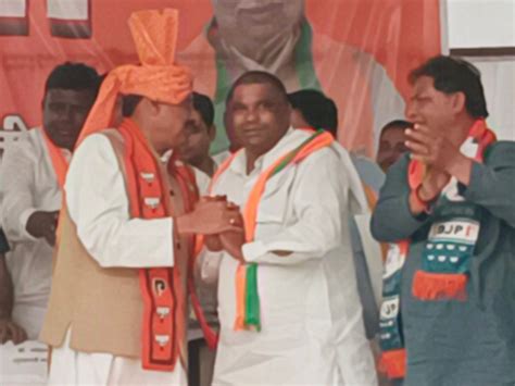 Former Congress Mla Ajab Singh Kushwaha Is Now A Member Of The Bjp मुरैना में कांग्रेस के