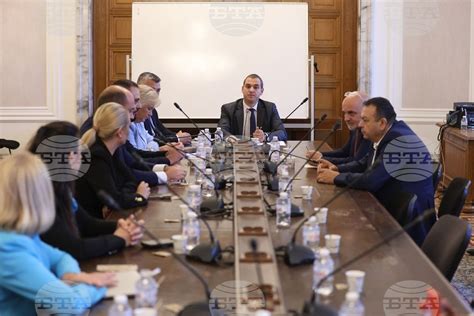 Комисията за дейността на Нотариуса и на Петьо Еврото ще излезе с доклад до 26 септември Утро