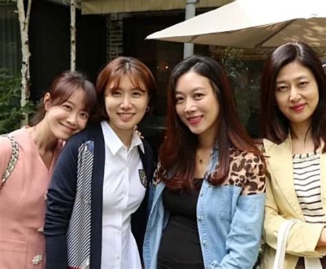 劉在錫♥羅京恩近照曝光！mbc前播音員出身、一臉幸福出席舊同事聚餐！