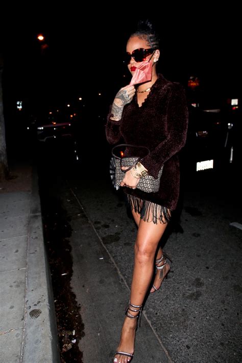 Rihanna Beautiful Legs Hot Celebs Home