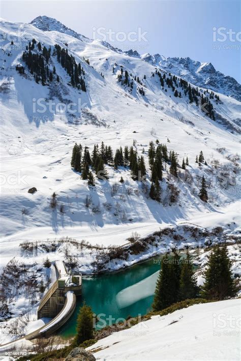 겨울 시즌 오스트리아 알프스에서에서 피 츠 탈 산 골짜기에서 녹색 물 알파인 호수 가루눈에 대한 스톡 사진 및 기타 이미지 가루눈 겨울 경관 Istock