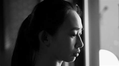 4 Subtle Psychological Signs Of A Depressed Person Yourtango