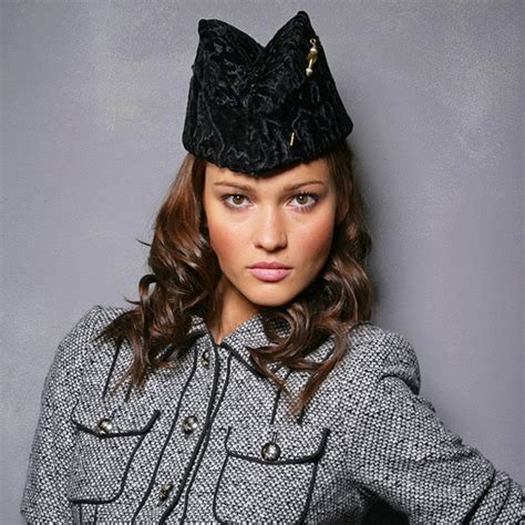 С чем носить головной убор пилотка (75 фото)