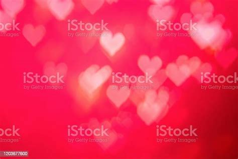 빨간 열 열정과 매력적인 밝은 보케 배경 하트 모양의 보케 레드 추상 배경 배너입니다 사랑 테마 일러스트 발렌타인 데이 개념입니다 공간을 복사합니다 장식 반짝이 디자인 2