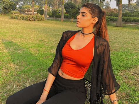 Model Bhavna Jain Hot Pics Gallery