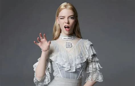 Wallpaper Look Pose Background Portrait Hands Dress Actress