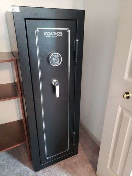 Stack On Gun Safe W Combination Keys Removable Shelves Holds Guns Baer Auctioneers