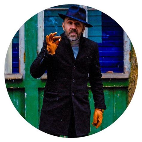 Не в деньгах счастье — говорят всякие идиоты и пиздуны Я то знаю что в них бля и есть