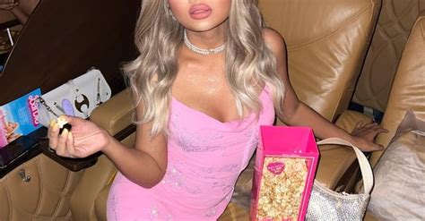 รวมรูปภาพของ ฟลุ๊ค กะล่อน แปลงโฉมเป็นบาร์บี้ ลุคสับๆ แบบแซ่บสะใจ รูปที่ 12 จาก 18