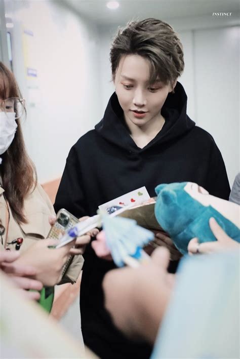 Pin By On Yi On Liu Yu Xin 刘雨昕 Pretty Girls Playing Cards Pretty