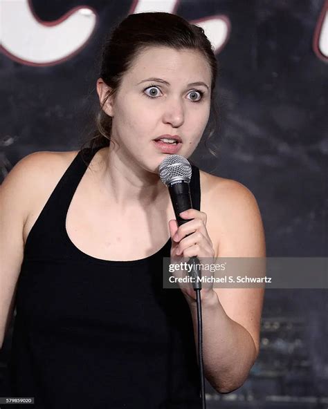 50 Taylor Tomlinson Sexy And Hot Bikini Pictures Livinlavidalowcarb