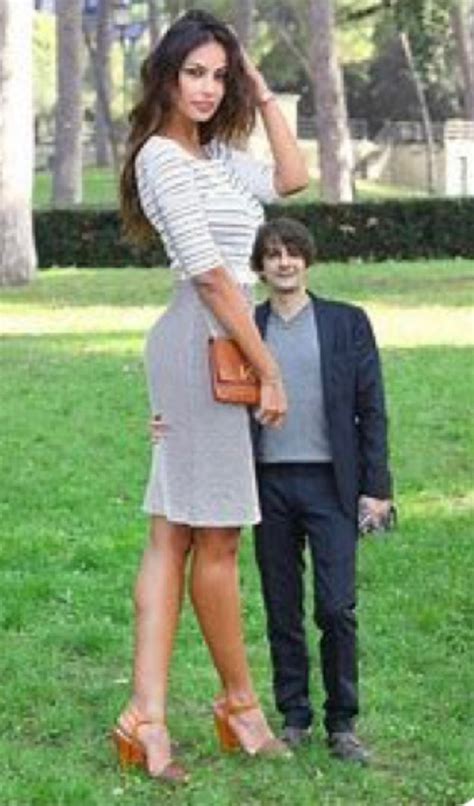 Tall Girl Short Guy Tall Guys Short Girls Giant People Tall People