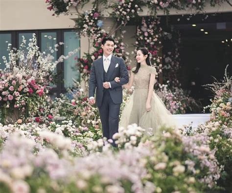 玄彬孙艺珍婚礼高清内场图公开 二人挽手笑容甜蜜惹人羡新浪图片