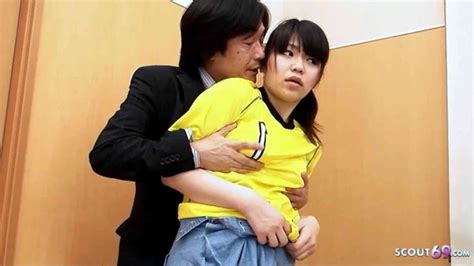 Tímida Japonesa De 18 Años Es Seducida Por Su Padrastro Xhamster