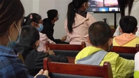 山西女教师没收到鲜花骂学生：被撤销教师资格证 当地开展整治凤凰网