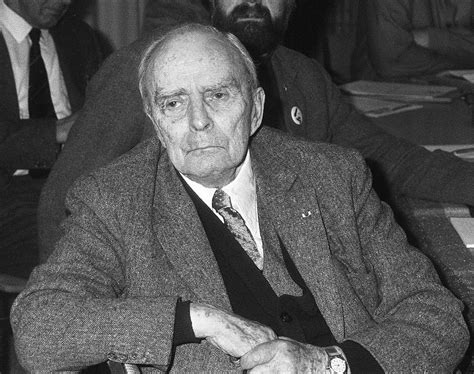 Roar বাংলা শন ম্যাকব্রাইড গেরিলাযোদ্ধা থেকে বিশ্বশান্তির অগ্রদূত