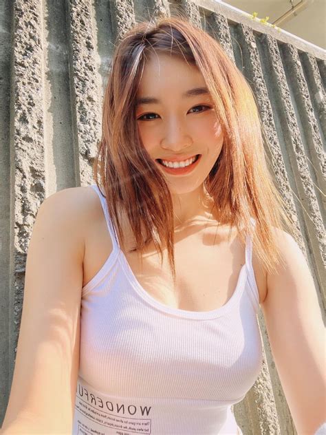 每天分享一个美女——三岳优奈 哔哩哔哩