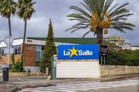 L expulsion d une classe dans une école de Palma après avoir placé un drapeau espagnol entraîne
