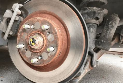 一踩刹车就滋滋的响 有驾