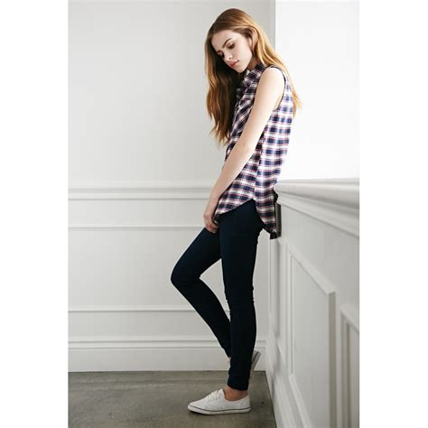 Dress 1 To 3 Single Image To Simulation Ready 3d Outfit With Diffusion Prior And Differentiable