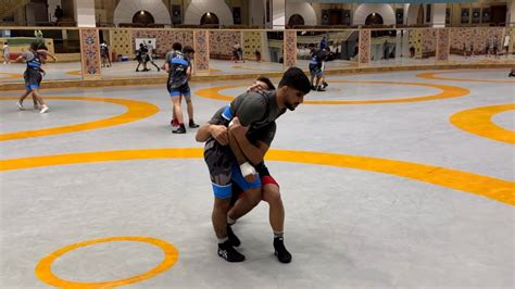 قهرمان المپیک با دست بانداژ شده در تمرین تیم ملی ویدیو ورزش سه