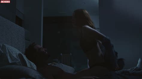 Alex Essoe Nua Em The Drone