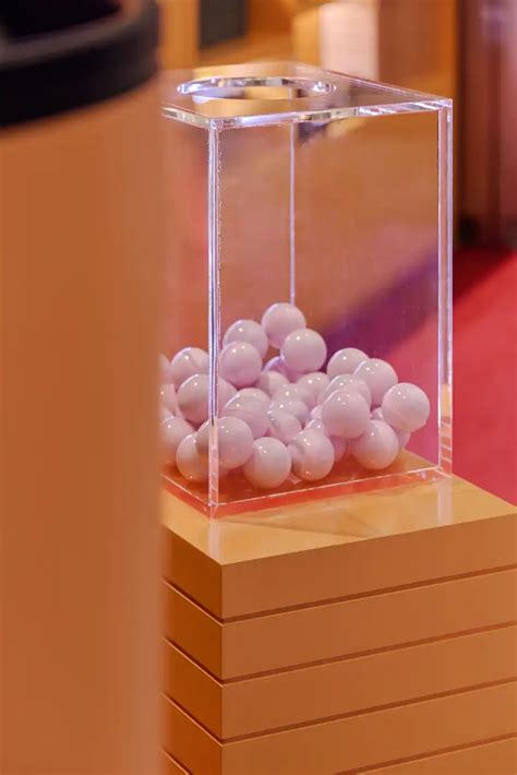 브랜드 아이덴티티 컬러를 활용해 고급스러운 디저트 팝업스토어 인테리어 송파구 신천동