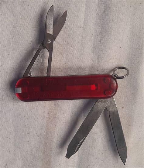 Tools And Knives Victorinox Swiss Army Knife Classic Sd Red