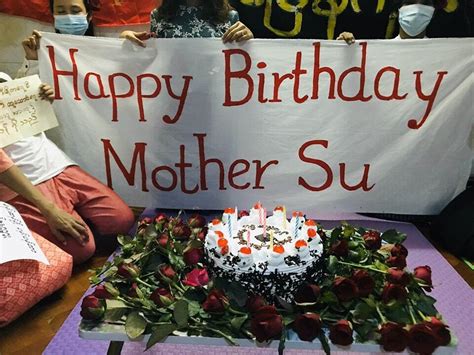 နိုင်ငံတစ်ဝန်းရှိ ပြည်သူအားလုံး ဒေါ်အောင်ဆန်းစုကြည်၏ ၇၈ နှစ်ပြည့် မွေးနေ့ ပန်းသပိတ် လှုပ်ရှားမ