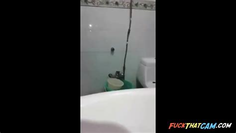 Desi Girl Bathing And Cleaning Under The Pussy Eporner