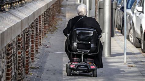 Увеличават се помощите за хората с увреждания Новини бг