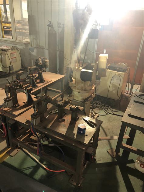 Customized Automatic 6 Axis Robot Welding Machine Work Continuously For Automatic Production Of