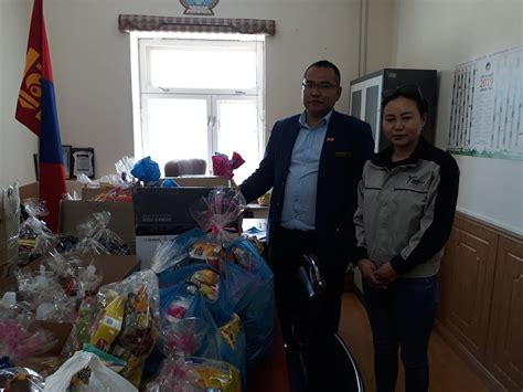 Олон улсын хүүхдийн эрхийг хамгаалах өдрөөр Сайншанд сумын 7 багийн хүүхдүүдэд бэлэг гардуулав