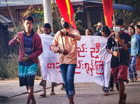 ချင်းတွင်းမြစ်ကမ်းဘေးကျေးရွာများ သပိတ်စစ်ကြောင်းမှ စစ်အာဏာရှင်ဆန့်ကျင်ရေးချီတက် Khit Thit Media