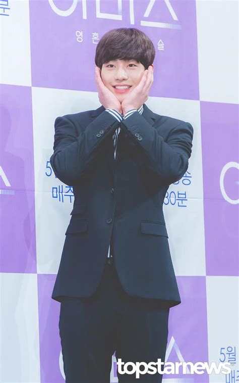 [hd포토] 안효섭 ‘깜찍 꽃받침 어비스 최규석 기자 톱스타뉴스