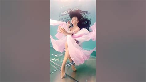 2021广州国际车展美人鱼水下时尚表演缸🧜‍♀️总导演🧜‍♀️芝麻小姐eveo2346692255水下摄影人鱼bin快手旅行奇遇记古韵