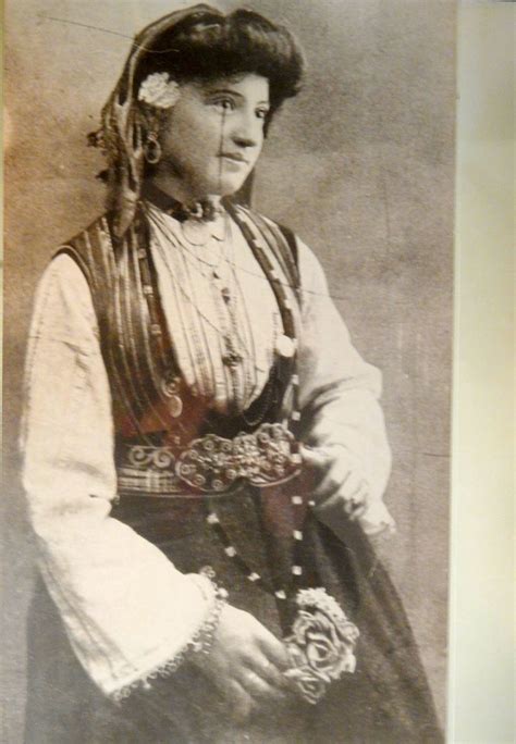 Épinglé Sur Bulgarian Folk Dress