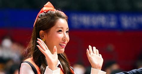 [md포토] 가수 두리 깜찍한 표정으로 시투