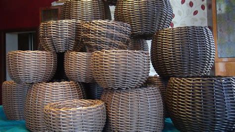 кашпо из ротанга как утилизировать пластиковые ведра искусственный ротанг домашнее плетение