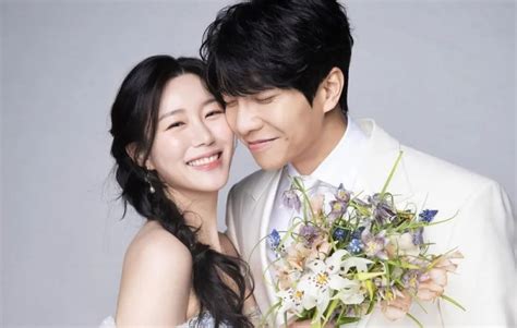 Lee Seung Gi Wife Lee Da In Spotted Near Liat Towers In Singapore He Turns Down Fan S Request