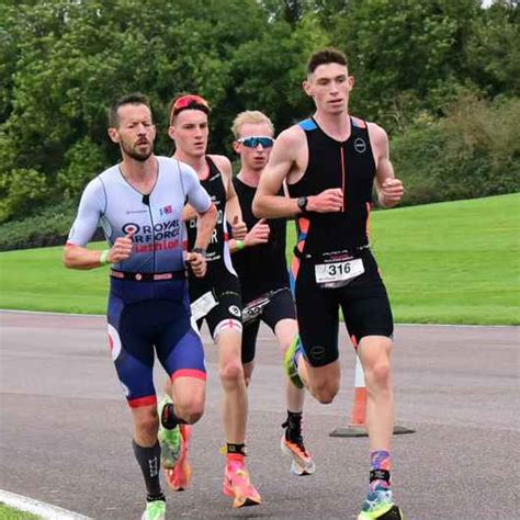 Agegroupnews Matthew Snowdon Wins Thruxton Thriller As