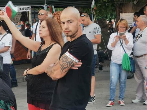 ИЗВЪНРЕДНО В ПИК Метежниците готвят атака на парламента заради неизпълнена поръчка СНИМКИ