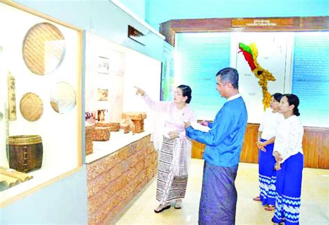 အိမ်ထောင်စုစာရင်း မရှိသူများ၊ နိုင်ငံသားကတ် မရှိသေးသူများကို ပန်းခင