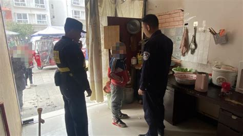 11岁男孩因不想上学被父亲训斥，打110举报父亲私藏枪支，警察：属实，已采取刑事强制措施 凤凰网视频 凤凰网